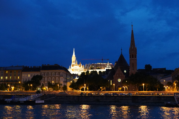 La perla tours budapest | Oldtravelbag.com